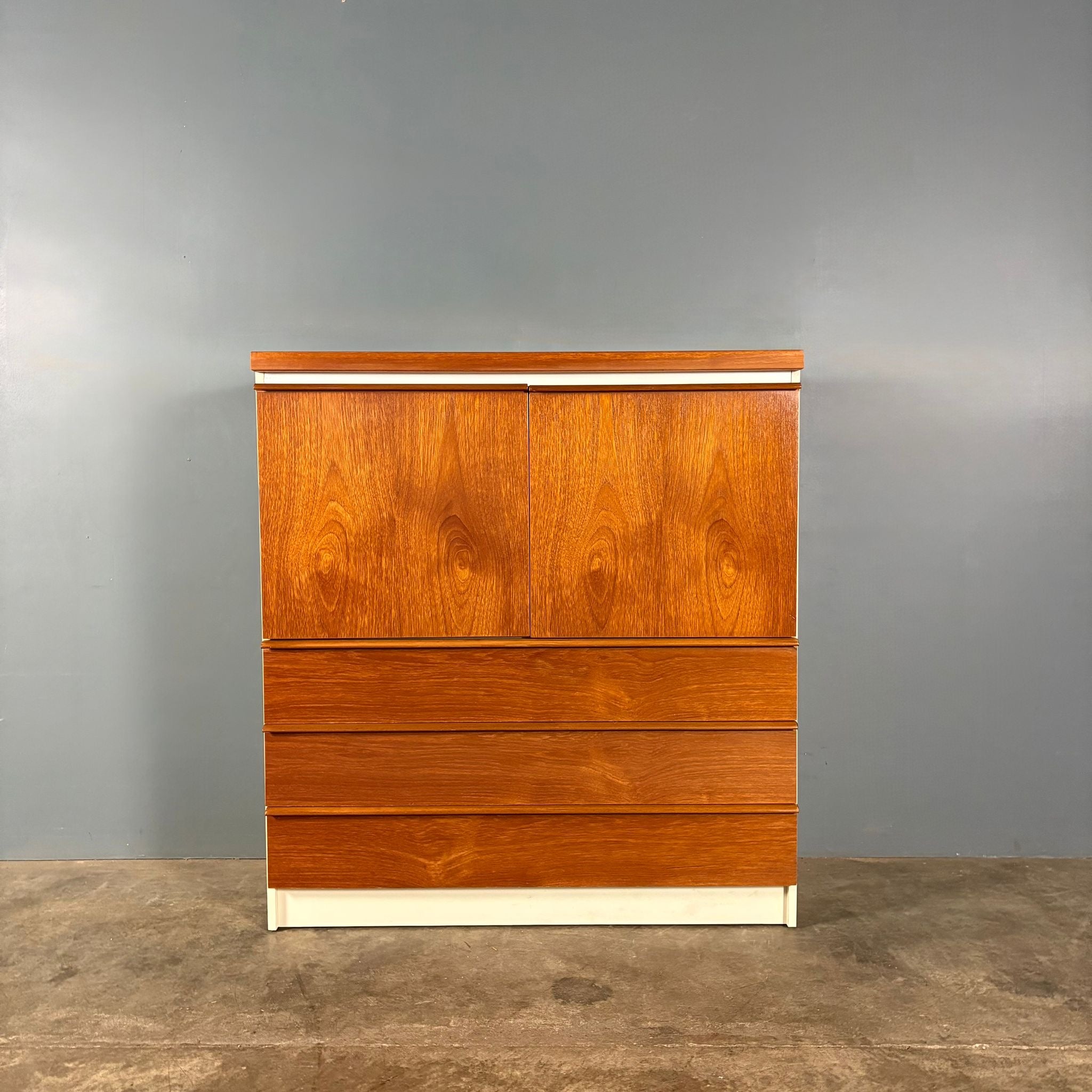 SOLD Chest Of Drawers Bath Cabinet Makers BCM Mid Century Vintage Retr ...